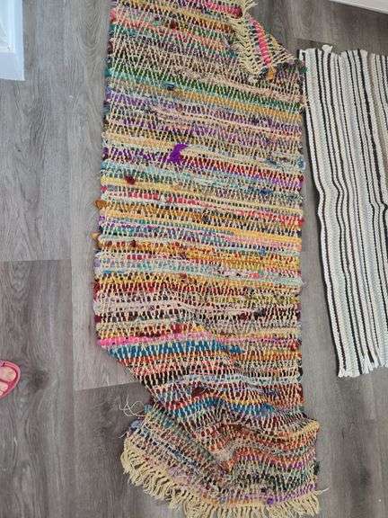 Assorted throw rugs - Auction Ohio