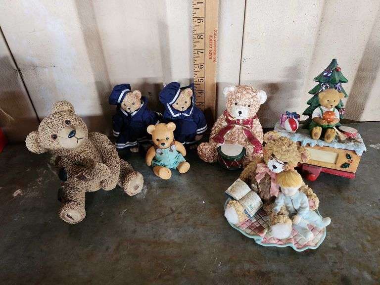 Assorted Bear Figures - Auction Ohio