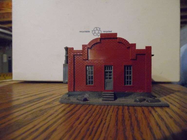 H o scale brick building - Auction Ohio