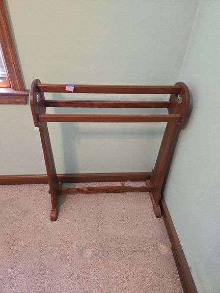 Wooden oak freestanding quilt rack. - Auction Ohio