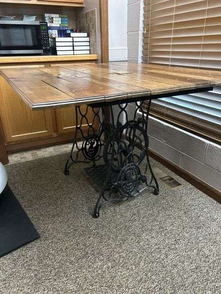 Singer Treadle Sewing Machine Table - Auction Ohio