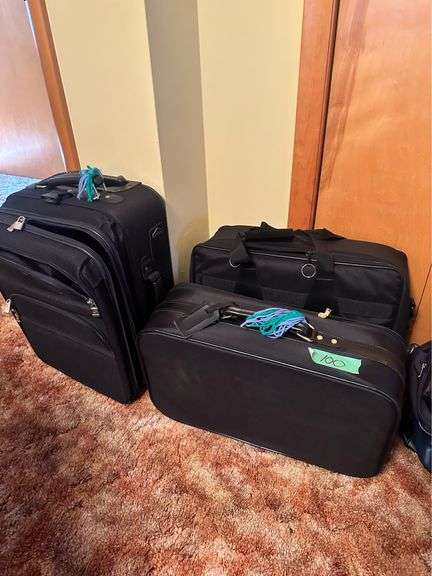 Luggage - Auction Ohio