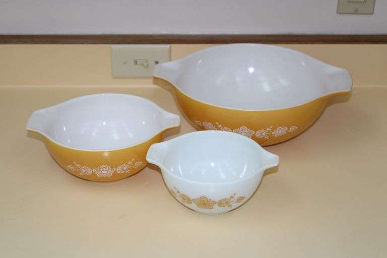 Pyrex Mixing Bowl Set - Auction Ohio