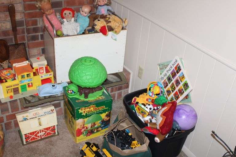Toy Chest & Vintage Toys - Auction Ohio