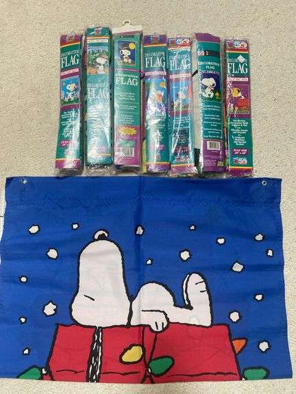 Snoopy seasonal outdoor decorative flags - Auction Ohio