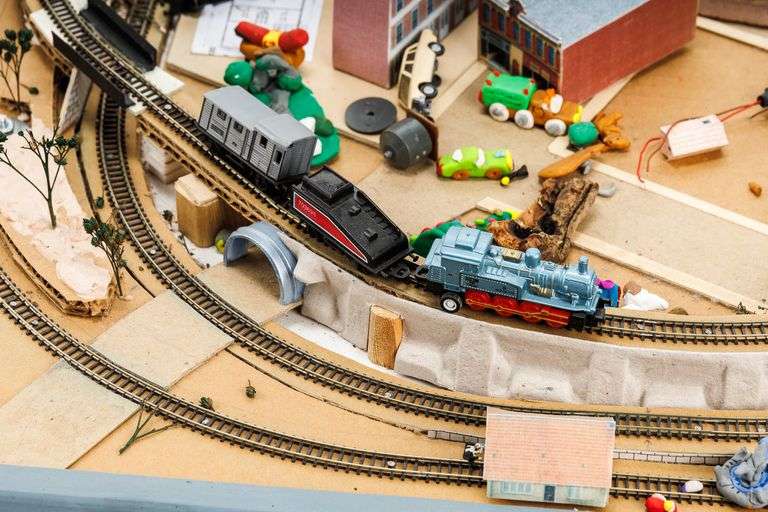 Z Scale Train Layout - Auction Ohio