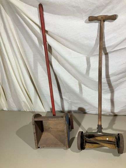 2 Push Toys - Auction Ohio