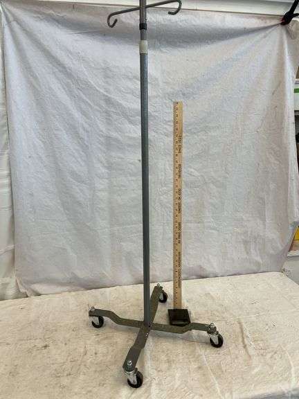 IV Stand - Auction Ohio