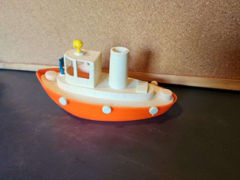Vintage Plastic Boat - Auction Ohio