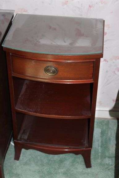 Mahogany Bedside Table - Auction Ohio