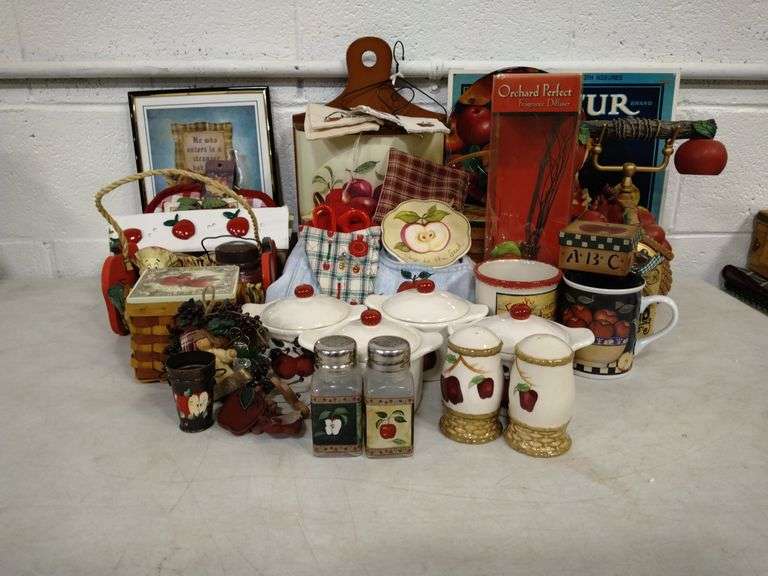 Apple decor - Auction Ohio