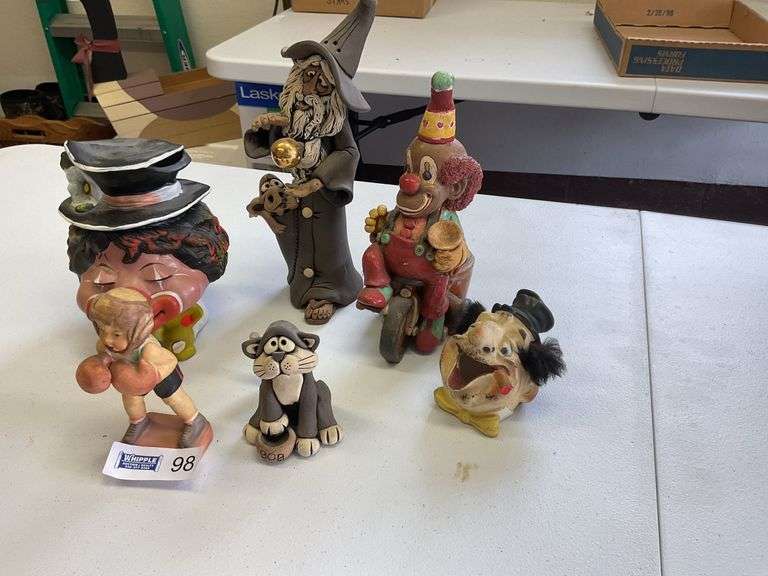 Clown figurines - Auction Ohio