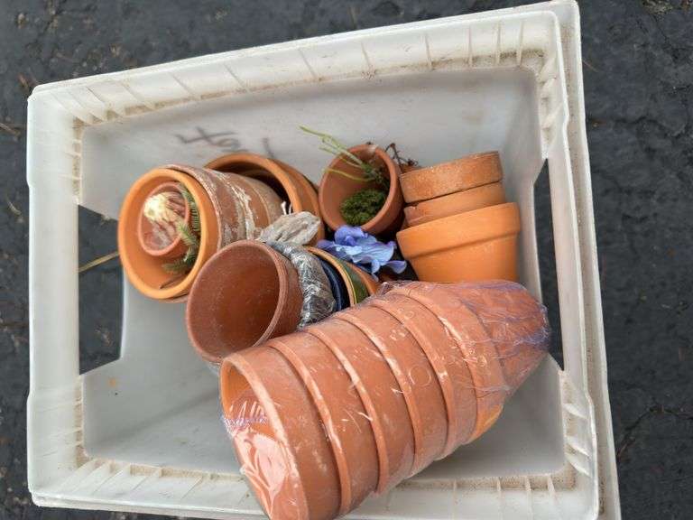 Small Tera cotta planters - Auction Ohio