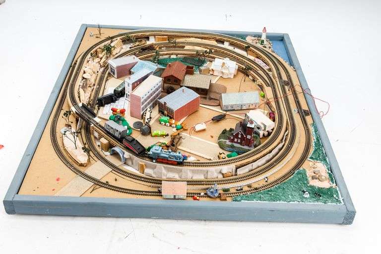 Z Scale Train Layout - Auction Ohio