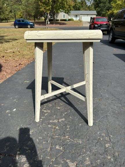 Primitive small table - Auction Ohio