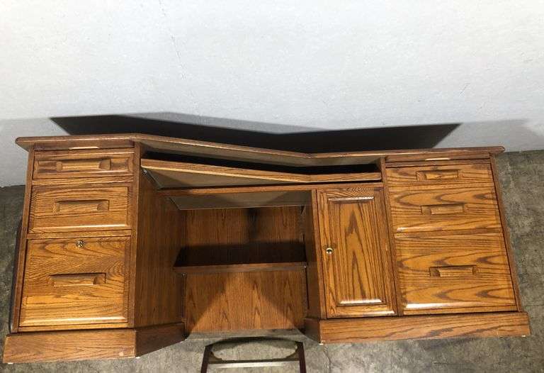 Nice Solid Desk - Auction Ohio