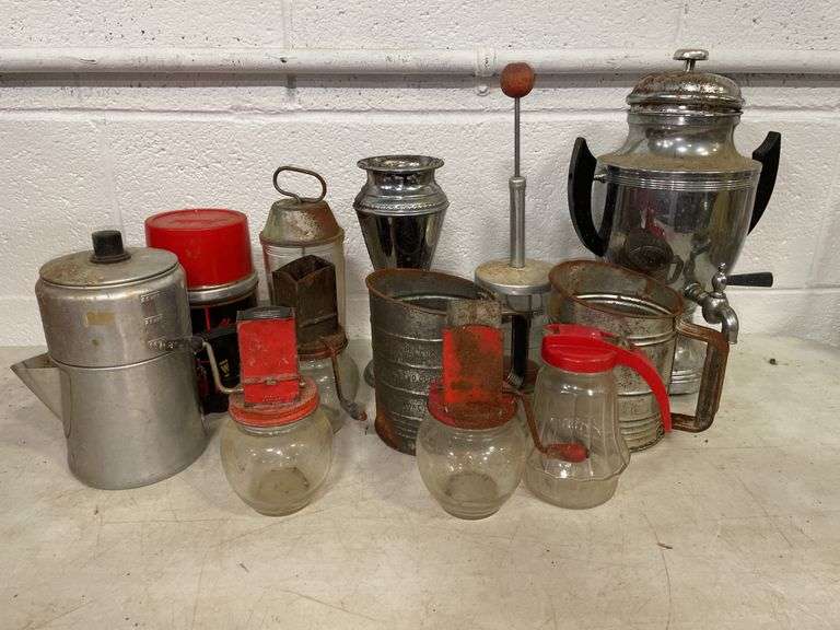 Vintage kitchenware - Auction Ohio
