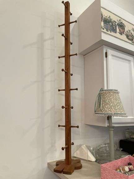 basket tree stand - Auction Ohio