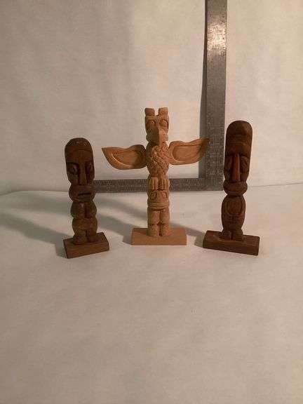 Miniature Wood Totem Poles - Auction Ohio