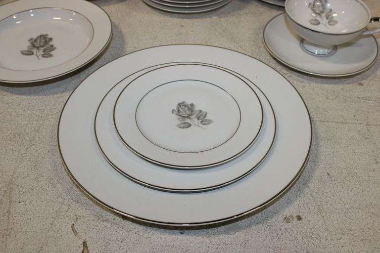 MCM Towne China Set - Auction Ohio
