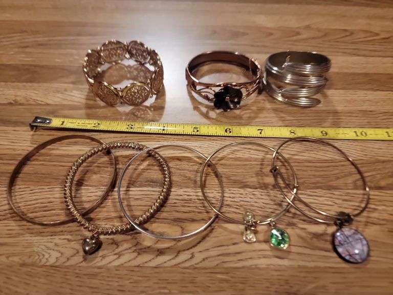 8 Assorted Bracelets - Auction Ohio