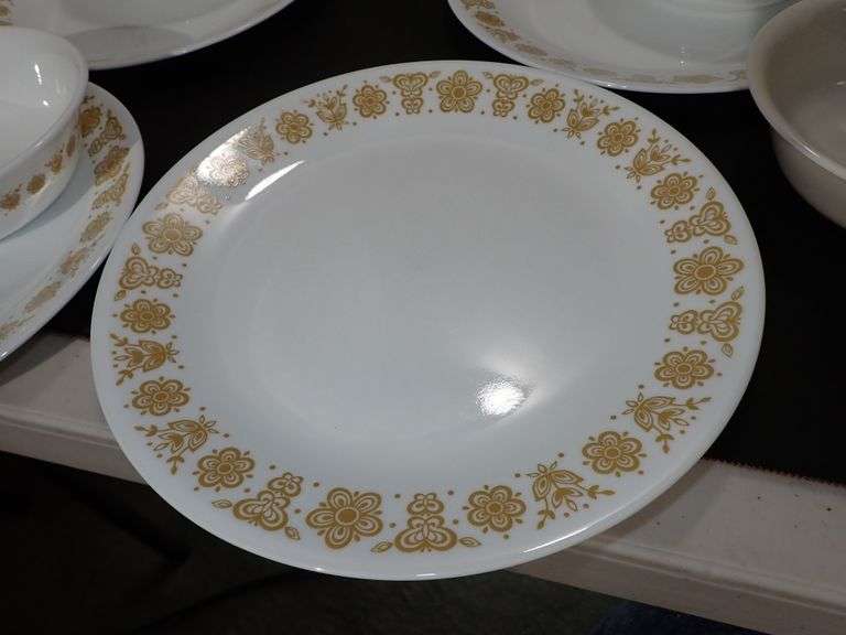 12pc CLEAN Corelle Dishes - Auction Ohio
