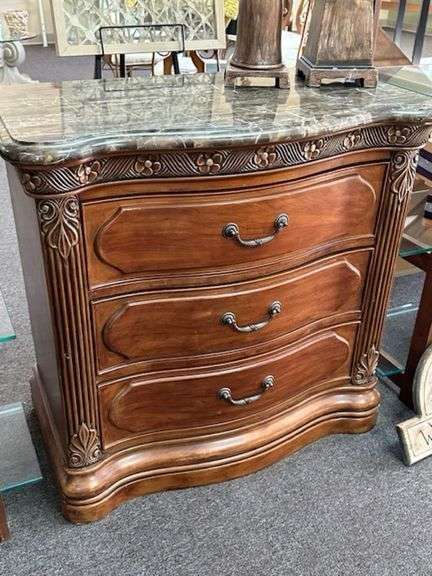 Consignment Store Clearance - Auction Ohio