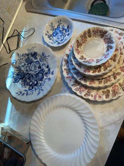 Misc kitchen plates. - Auction Ohio