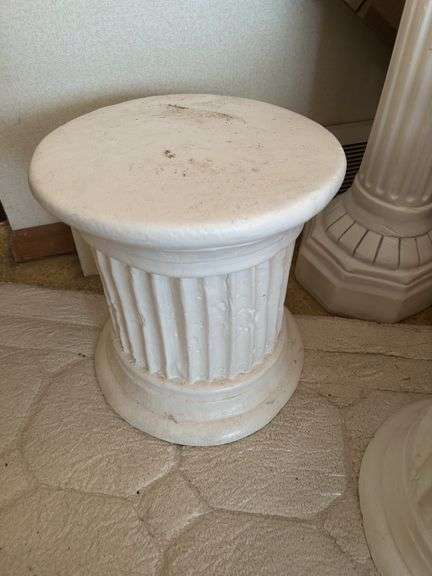 Trio of columns - Auction Ohio