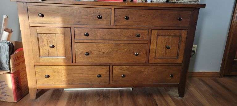 Liberty King bedroom suite - Auction Ohio