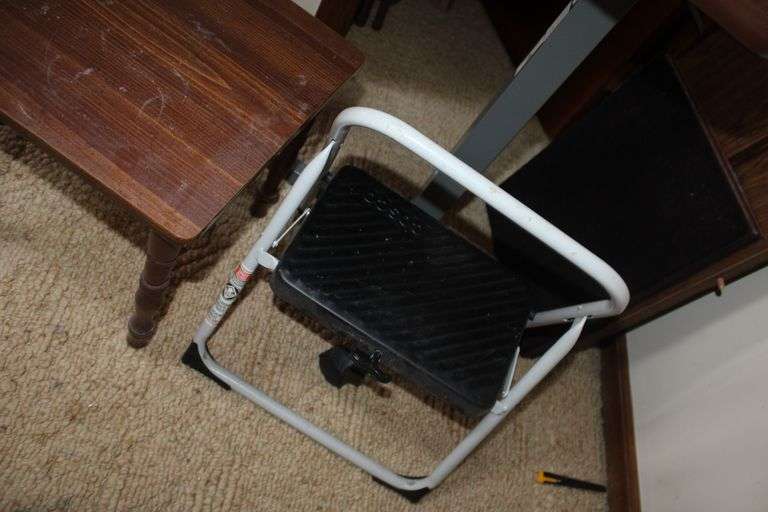 Media Stand, Tables & Step Stool - Auction Ohio