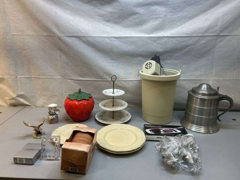 Assorted Kitchen and Decorative Items Collection - Auction Ohio
