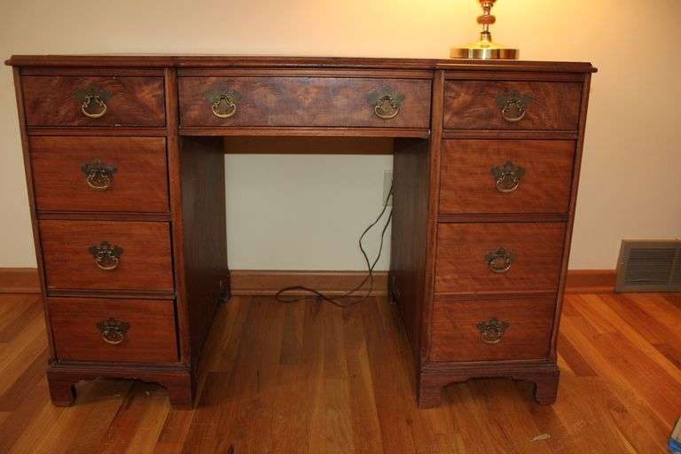 Traditional Desk - Auction Ohio