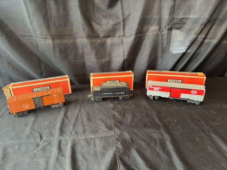 Lionel Tender & Box Cars - Auction Ohio