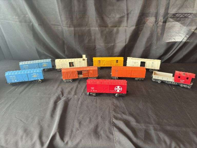 Lionel Box Cars - Auction Ohio