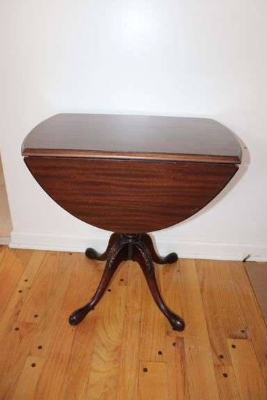 Mahogany Parlor Table - Auction Ohio