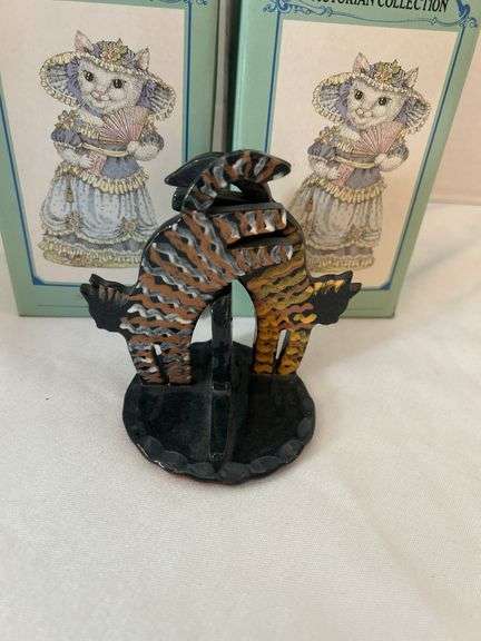 Victorian Collection Figurines - Auction Ohio