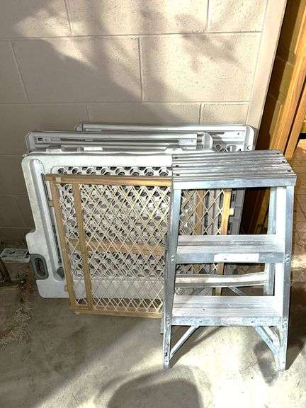 Gates, step ladder - Auction Ohio