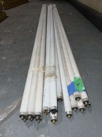 8ft long fluorescent lamps - Auction Ohio