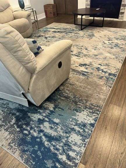 Contemporary area rug-large - Auction Ohio