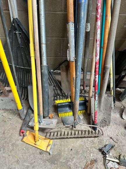 Long Handle Tools - Auction Ohio