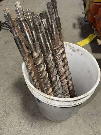 Bucket of concrete drill bits - Auction Ohio