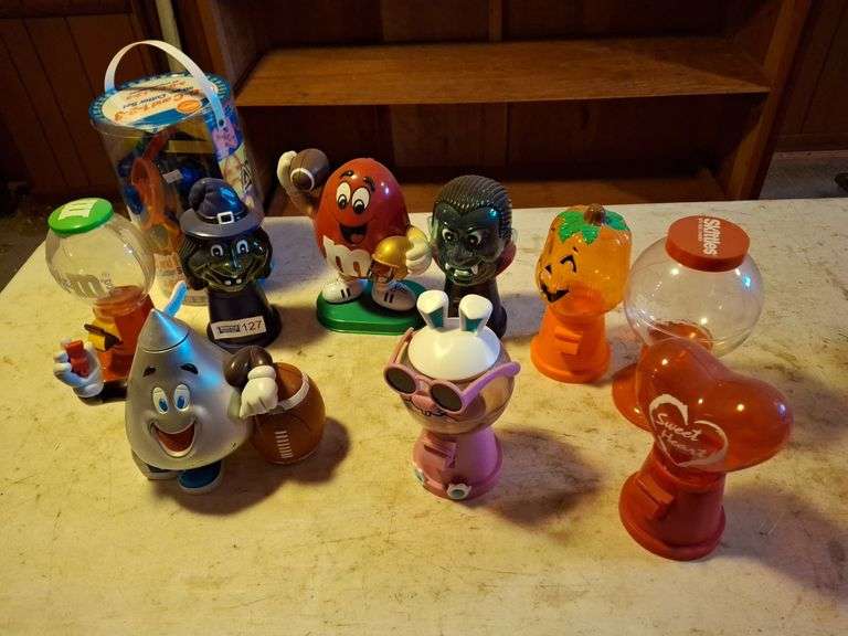 Candy Dispensers - Auction Ohio