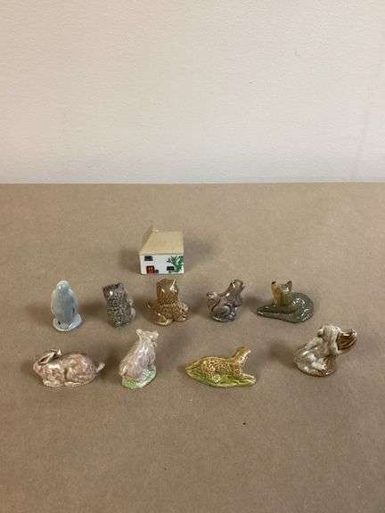 Lot of Wade Figures - Two Color Figures - Auction Ohio