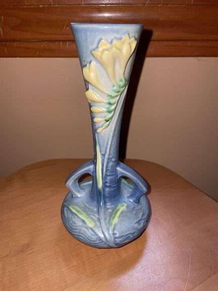 Roseville vases - Auction Ohio