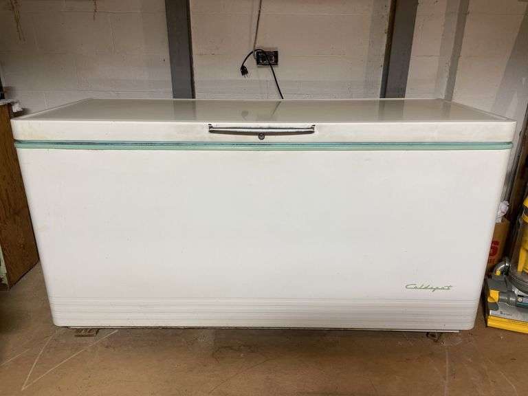 Vintage deep freezer - Auction Ohio