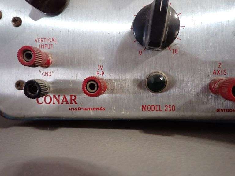 Vintage CONAR Model 255 Solid State Oscilloscope - Auction Ohio