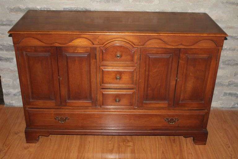 Colonial Buffet Cabinet - Auction Ohio
