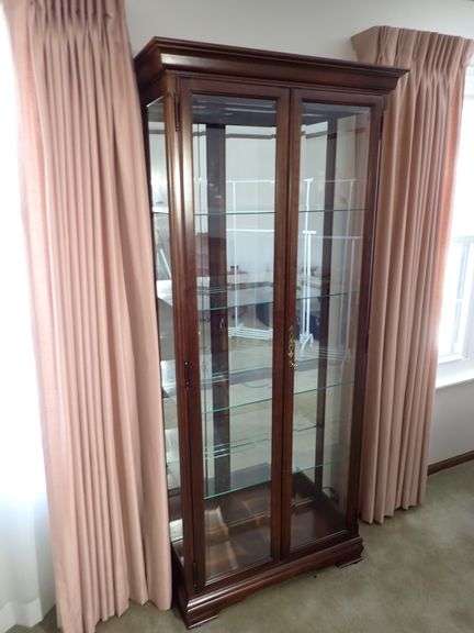 HOWARD MILLER FURNITURE - Model 680-151 - Large Glass Shelf LOCKING ...