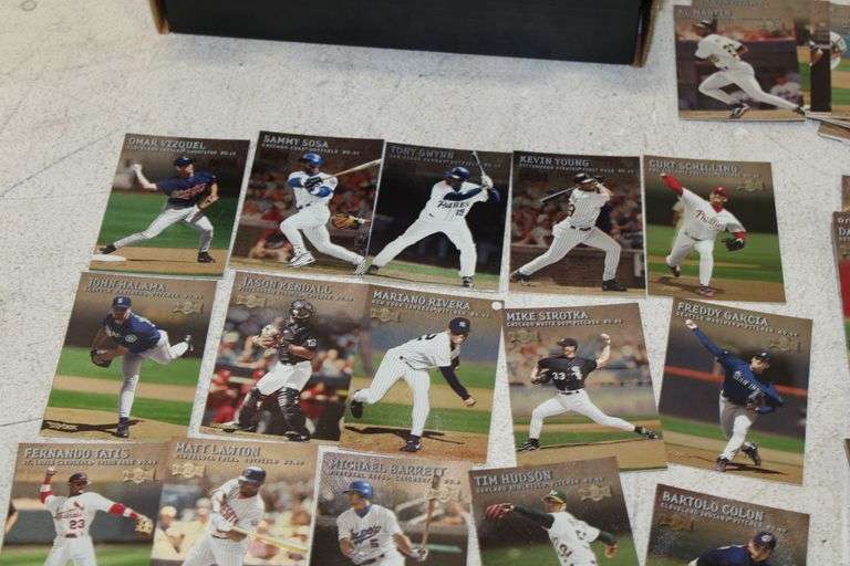 2000 Fleer Baseball Cards - Auction Ohio